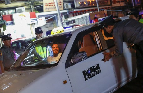 Police Check Random Taxi Check Point Editorial Stock Photo - Stock ...