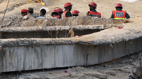 250 Digging dead bodies Stock Pictures, Editorial Images and Stock ...