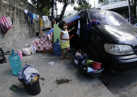Homeless Filipinos Their Belongings Seen Next Editorial Stock Photo ...