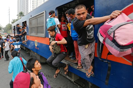 Filipinos Commuters Disembark Public Train Manila Editorial Stock Photo ...