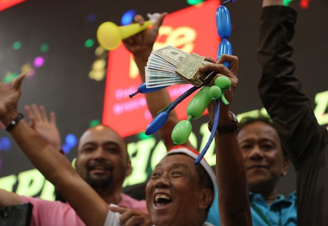 Filipino Traders Cheer During Celebrations Marking Editorial Stock ...