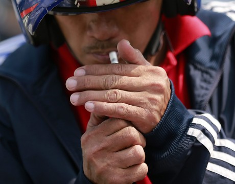 Filipino Man Smokes Cigarette Manila Philippines Editorial Stock Photo ...