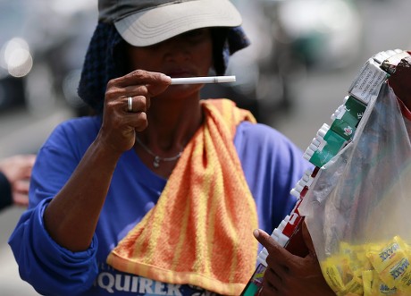 Filipino Vendor Sells Cigarettes Manila Philippines Editorial Stock ...