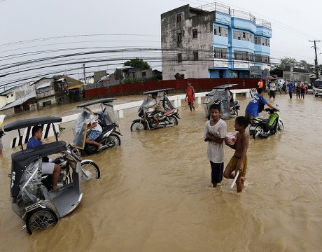 Filipino Typhoon Victims Wade On Flood Editorial Stock Photo - Stock ...