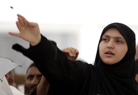 Saudi First Aid Responders Carry Woman Editorial Stock Photo - Stock ...