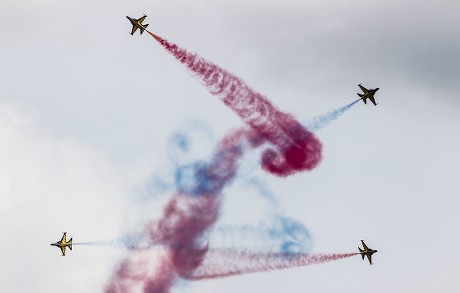 15 Acrobatic maneuver Stock Pictures, Editorial Images and Stock Photos ...