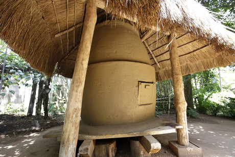 Traditional Sri Lankan Village Wee Bissa Editorial Stock Photo - Stock ...