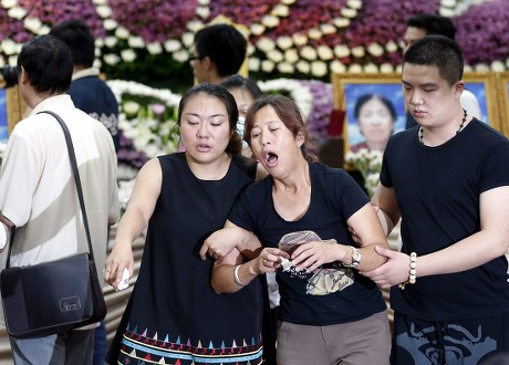 Grieving Chinese Relatives React They Arrive Editorial Stock Photo ...