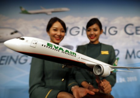 Flight Attendants Show Boeing 787 Model Editorial Stock Photo - Stock ...