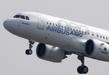 New Airbus A320neo Aircraft Takes Off - Foto de stock de contenido ...