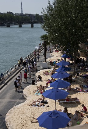 Tourists Parisians Enjoy Sunbathing Artificial Beach Editorial Stock ...
