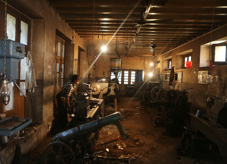 250 Gun making factory Stock Pictures, Editorial Images and Stock ...