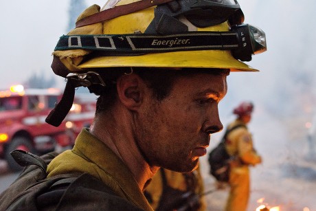 Cal Fire Engines Back Firefighters Conducting Editorial Stock Photo ...