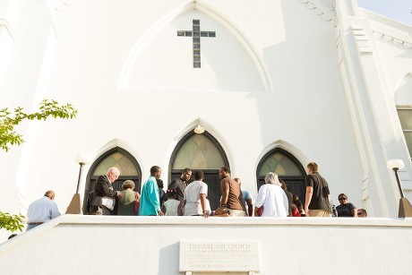 5 African american people enter church Stock Pictures, Editorial Images ...