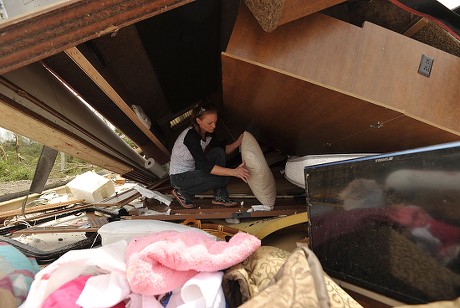 Mayflower Rv Employee Andrea Jones Crouches Editorial Stock Photo ...