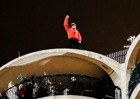 Highwire Performer Nik Wallenda Raises Clinched Editorial Stock Photo ...