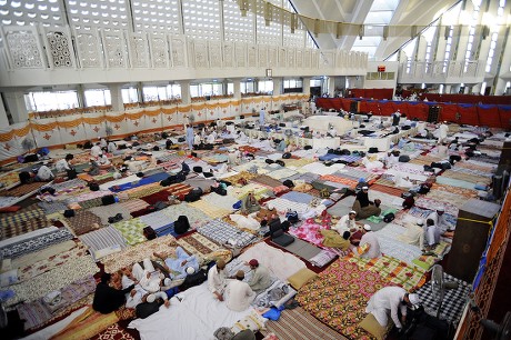 Pakistani Muslims Pray During Itikaf Worship Editorial Stock Photo ...
