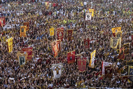 Filipino Devotees Pray Prior Their Procession Editorial Stock Photo ...