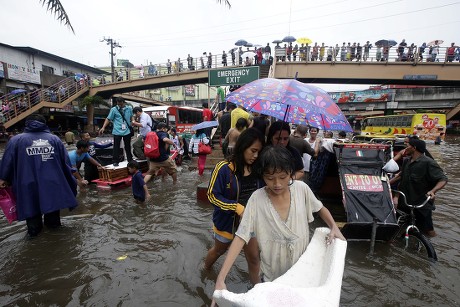 Filipinos Flooded Edsa Main Road Pasay Editorial Stock Photo - Stock ...