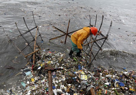 Filipino Government Worker Collects Trash Manila Editorial Stock Photo ...