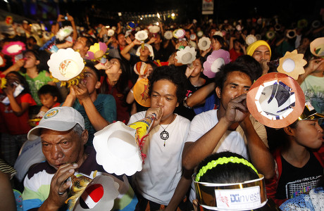 Thousands Filipino Simultaneously Blow Their Torotot Editorial Stock ...