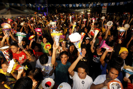 Thousands Filipino Simultaneously Blow Their Torotot Editorial Stock ...