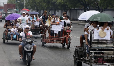 Group Filpinos Riding Kuliglig Cricket Vehicles Editorial Stock Photo ...
