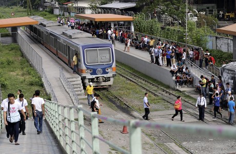 Crowd Filipino Passengers Seen Train Station Editorial Stock Photo ...