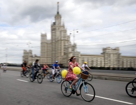 Moscovites Ride Their Bicycles During Moscow Editorial Stock Photo ...
