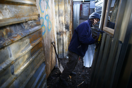 South Africa Shack Fire Rebuild - Jun 2014 Stock Pictures, Editorial ...