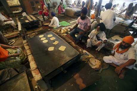 Indian Volunteers Prepeare Food Flood Affected Editorial Stock Photo ...