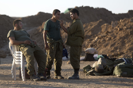 24 Soldiers shave Stock Pictures, Editorial Images and Stock Photos ...