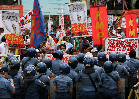 Filipino Farmers Blocked By Antiriot Police Editorial Stock Photo ...