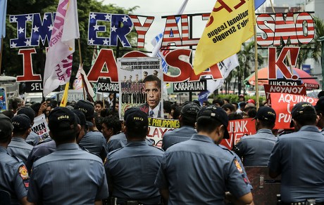 Filipino Police Blocks Protesters During Protest Editorial Stock Photo ...