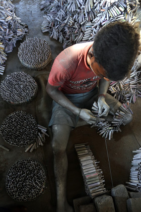 Sri Lankan Worker Tying Mouth Gunpowderfilled Editorial Stock Photo ...