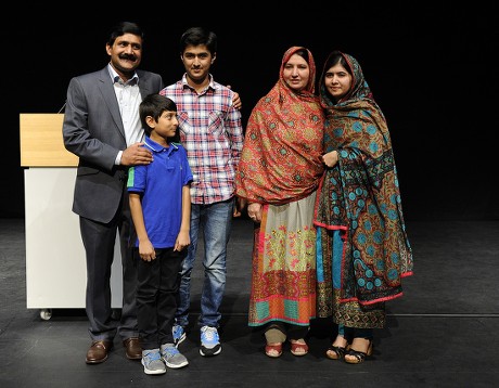 Malala Yousafzai Pakistan C Poses Members Editorial Stock Photo - Stock ...