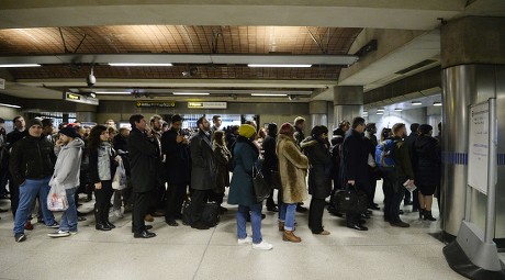 Commuters Queue London Bridge Station During Editorial Stock Photo ...