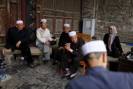 Chinese Ethnic Hui Minority Muslims Wait Editorial Stock Photo - Stock ...