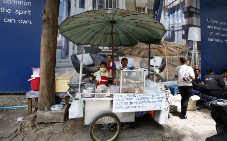 Thai Street Food Vendor Prepares Thai Editorial Stock Photo - Stock ...