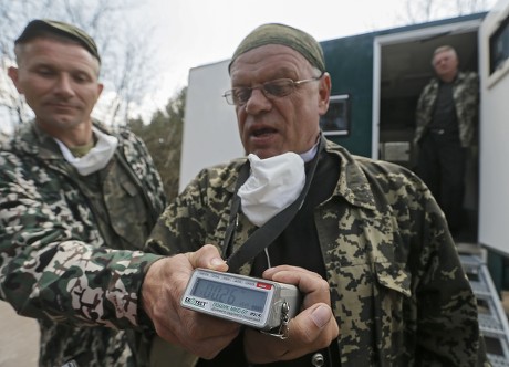 Dosimetrist Shows Dosimeter Meterage Chernobyl Exclusion - Foto de ...