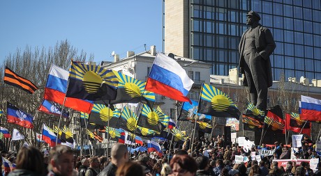 Prorussian Protesters Attend Rally Downtown Donetsk Editorial Stock ...