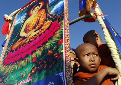Cambodia Visaka Bochea Buddha Birthday - May 2014 Stock Pictures ...