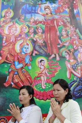 Cambodian Women Pray During Visaka Bochea Editorial Stock Photo - Stock ...