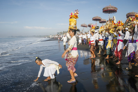 Indonesia Bali Cleansing Ceremony - Mar 2014 Stock Pictures, Editorial ...