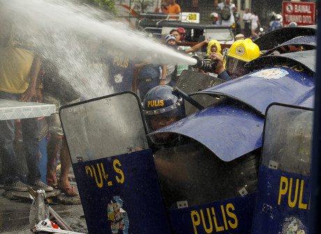 Philippines Demolition Protest - May 2015 Stock Pictures, Editorial ...
