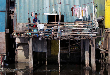Filipino Children Seen Makeshift House Shanty Editorial Stock Photo ...