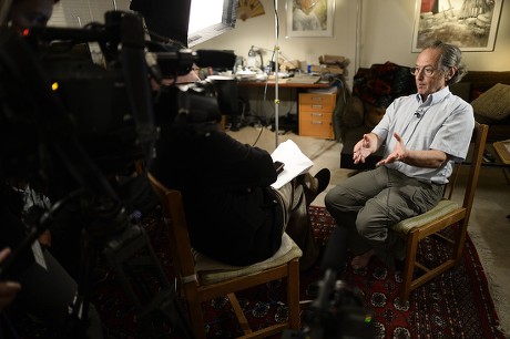 Stanford University Professor Michael Levitt Speaks Editorial Stock ...
