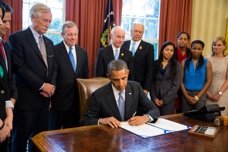 Us President Barack Obama Signs Bipartisan Editorial Stock Photo ...