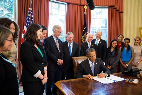 Us President Barack Obama Signs Bipartisan Editorial Stock Photo ...