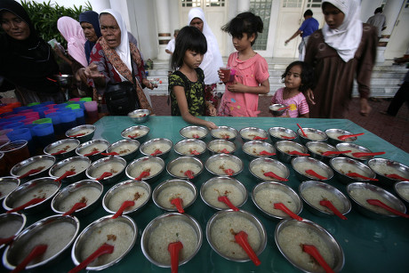 Acehnese Muslim Queue Receive Food Distribution Editorial Stock Photo ...